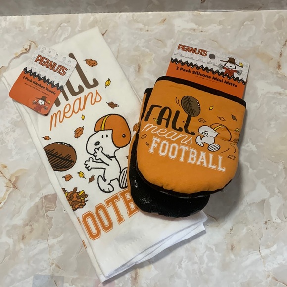 Peanuts | Kitchen | Peanuts Fall Theme Kitchen Towel And Oven Mitt Set ...